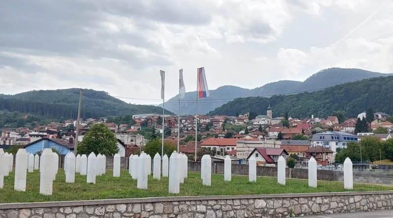 Vlasenica: Nakon poziva za smanjenje ezana, trobojka uz mezarje - Iskra ...
